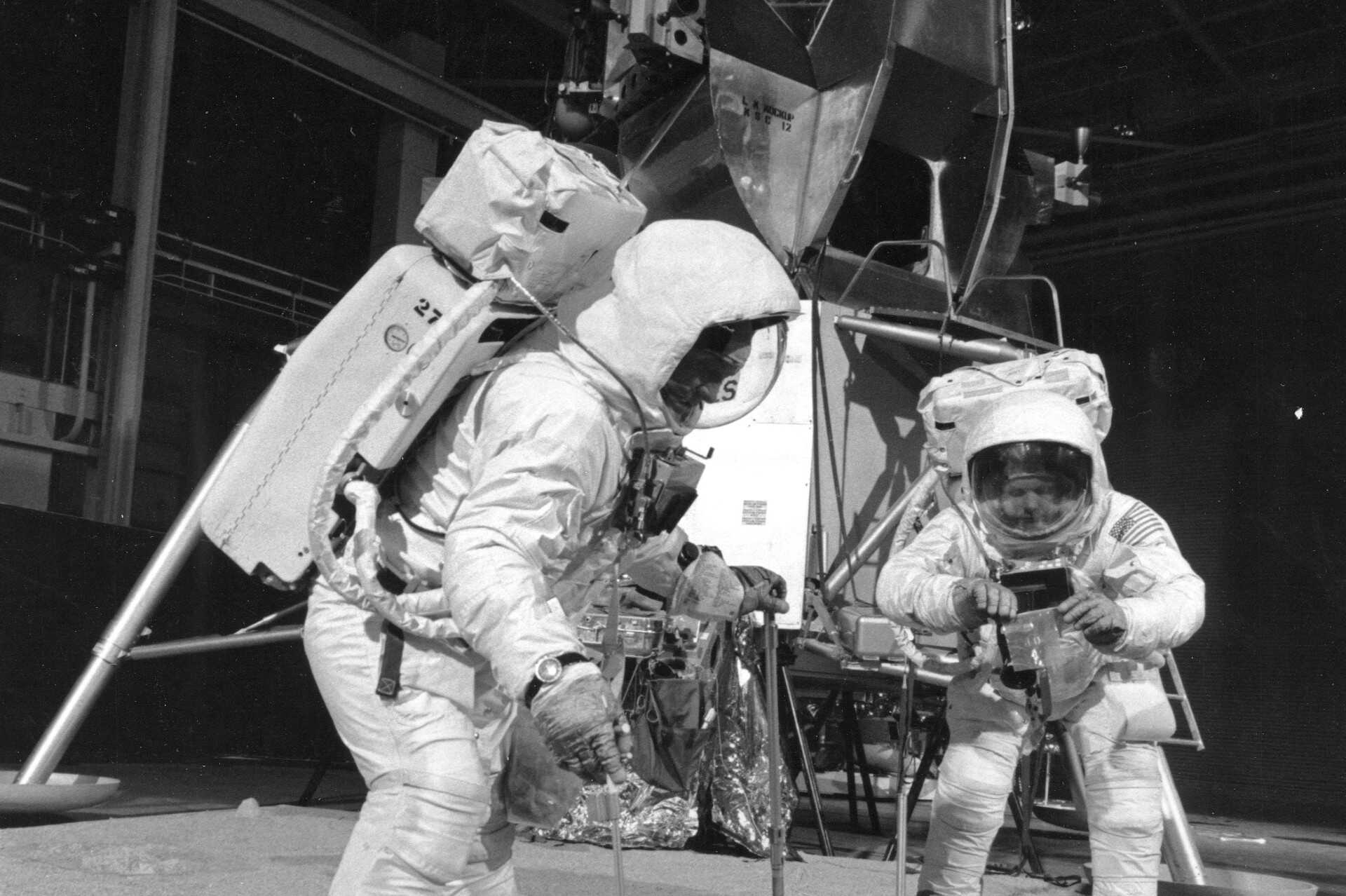 Ötvenöt éve lépett először ember a Holdra… Vagy mégsem?